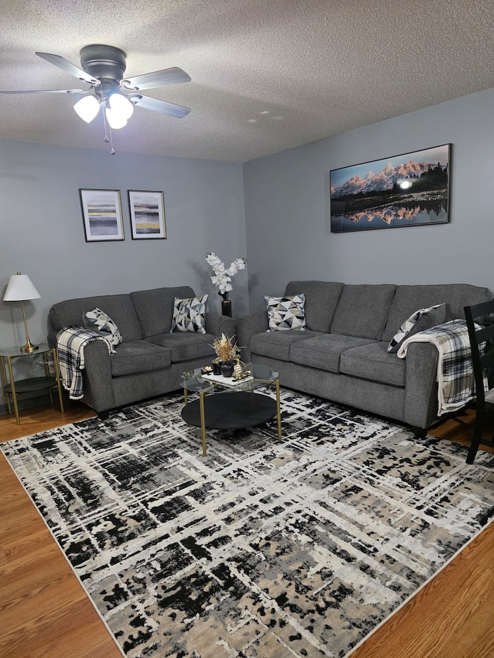 The E-town Retreat 2br Townhouse Close To Downtown - Elizabethtown, KY