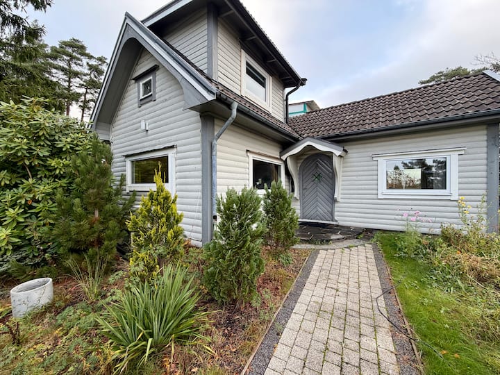 Workers • 4br • 8 Beds • Lakeview • Parking •Volvo - Landvetter