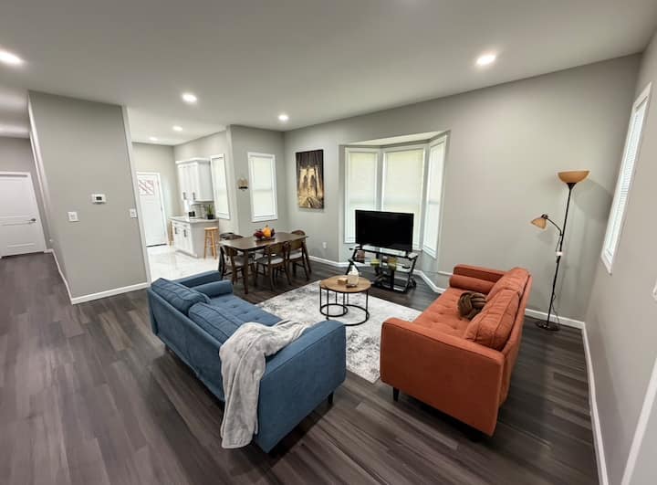 Spacious Home Downtown Scranton - 4br - Splash pad, Dunmore