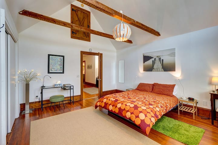 Cozy One Bedroom Apartment In Historic Roxbury! - Roxbury, NY