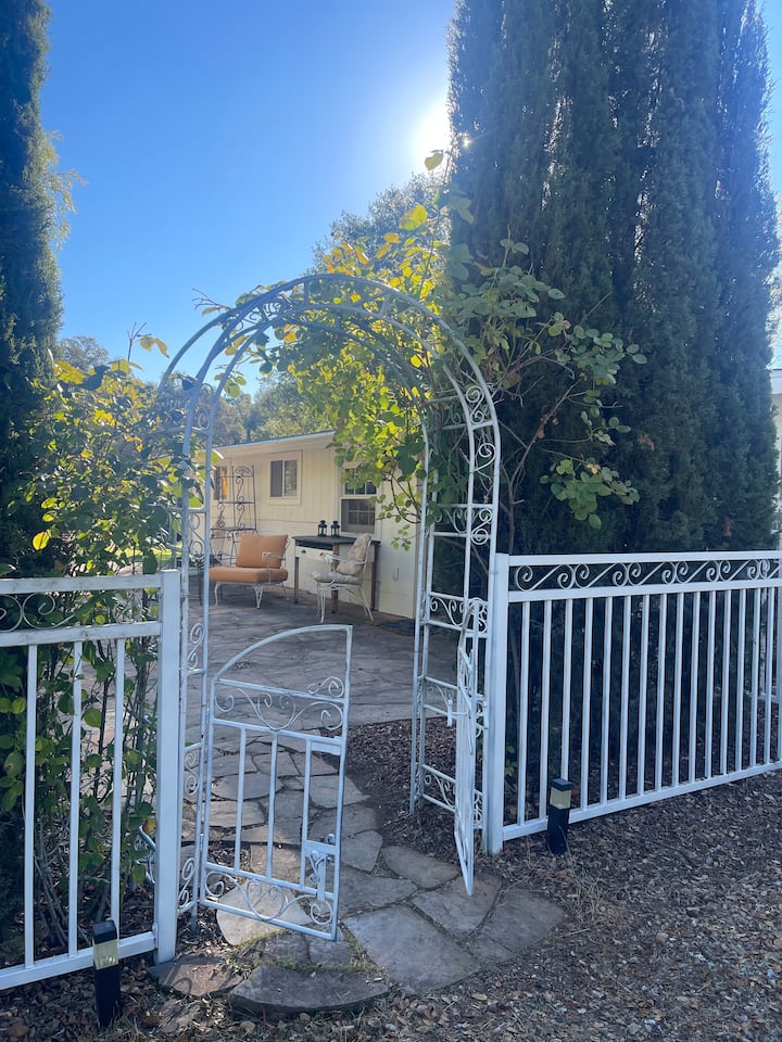 Vintage French Farmhouse Charm In The Countryside - Placerville, CA