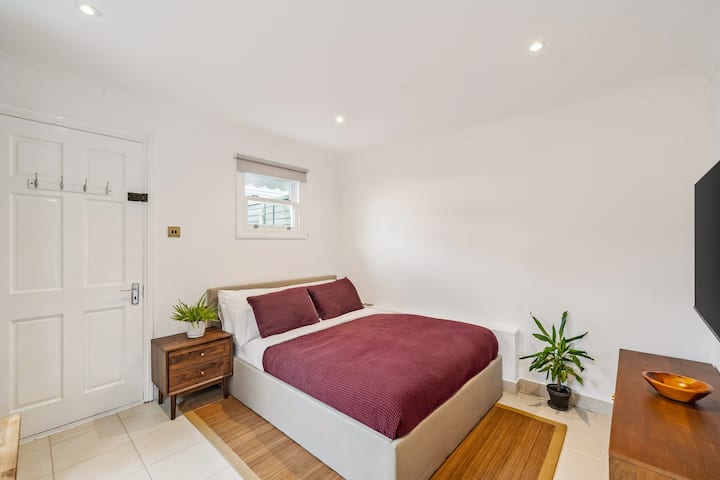 Private Studio In West London With Outdoor Patio - London