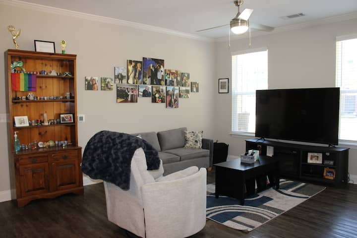 Clean Townhouse Apartment Near Downtown - Leland, NC