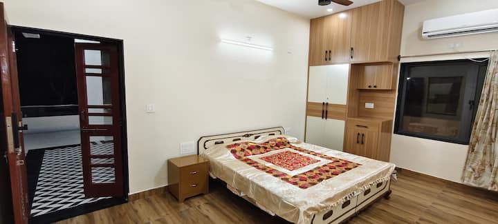 Homely Studio Apartment, Kitchen/veranda/wi-fi - Udaipur
