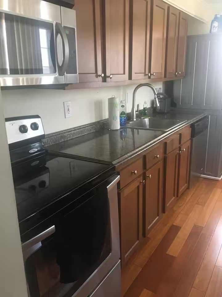 Cozy 2 Bedrooms | Full Kitchen | Smart Tv - Schenectady, NY