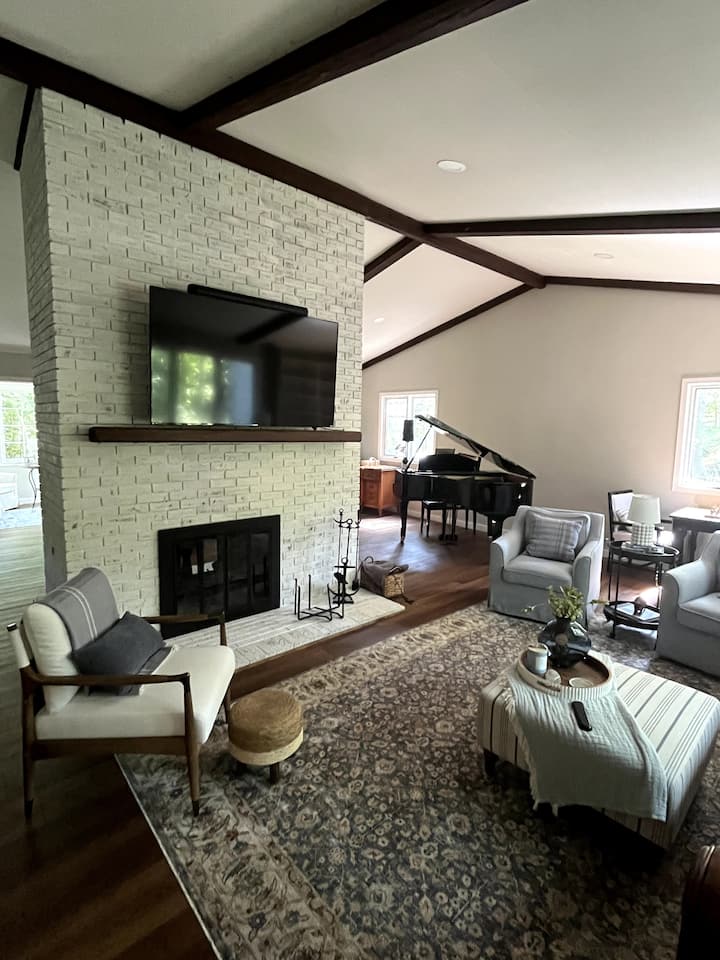 Cozy 3 Bedroom Home - Close To Lake Michigan - Charlevoix, MI