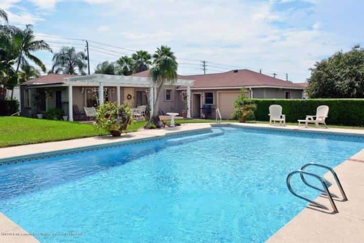 3 Large Bedrooms | Hot Tub | Golf Cart - West Palm Beach, FL