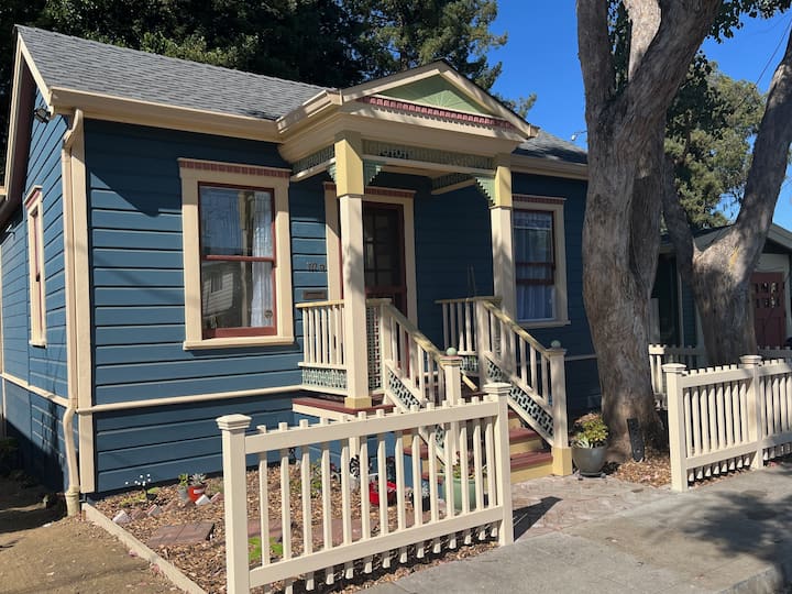 The Blue Cottage - Santa Cruz, CA