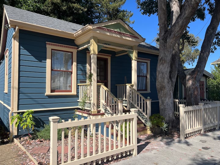 The Blue Cottage - Santa Cruz, CA