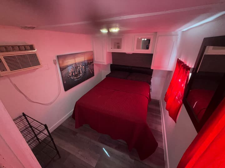 The White House - Miami Gardens, FL