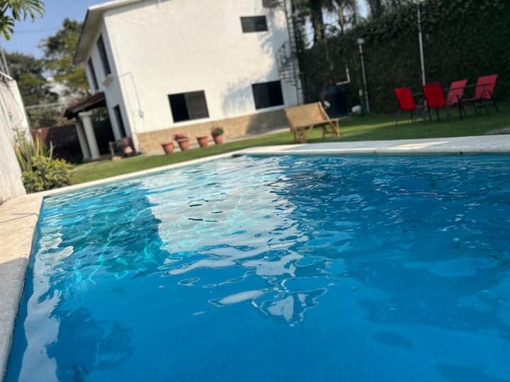 Casa Con Enorme Jardín, Alberca, Brincolín, Asador - Cuernavaca