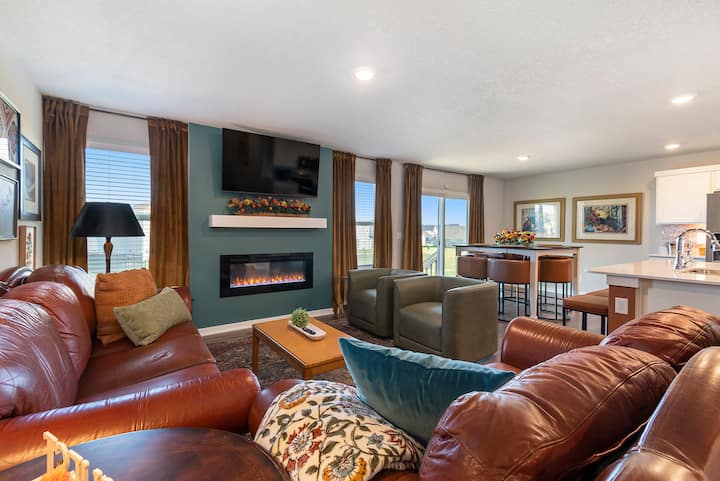 Omaha Eclectic Escape-luxury 5-br Retreat - Gretna, NE