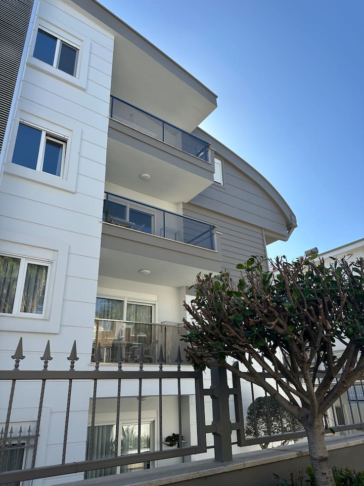 Bright Cozy 2+1 Apt, Central Location With Balcony - Manavgat