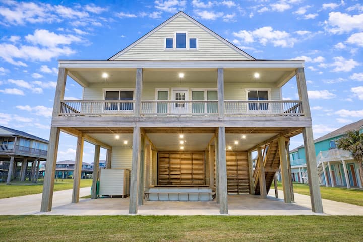 2nd Row Walk To Beach | Sleeps 22 | Tiki Bar - Crystal Beach, TX