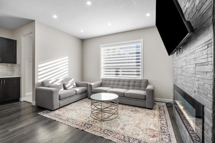 Spacious 4br/2.5ba Home Retreat In Cornerstone - Calgary