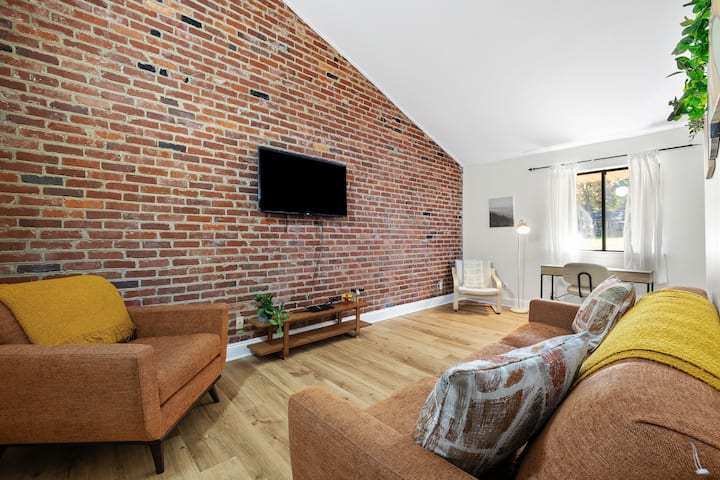 2bd/fenced-in Backyard By Nc State And Cary - Raleigh, NC