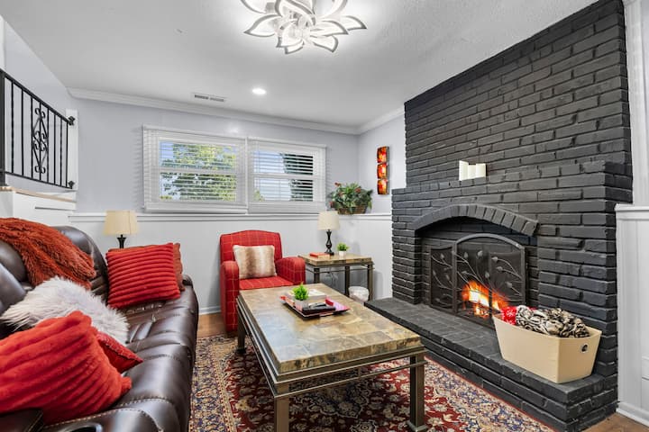 Modern Family Gateway/king Bed/ Central Olathe, Ks - Olathe, KS