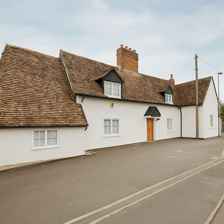 4-bed Cottage • Hot Tub • Near Wyboston Lakes - St Neots
