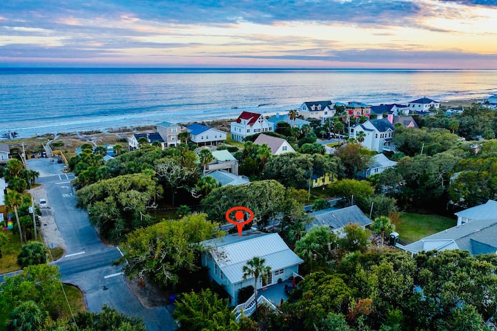 Family Beach Cottage W/ Deck & Screened Porch - Folly Beach, SC