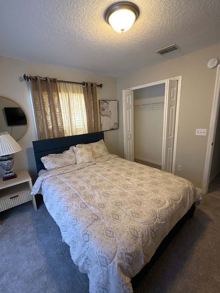 Cozy Room Near Sanford & Orlando - Orange City, FL