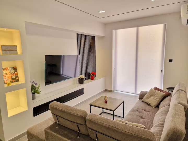 Luxury & Prestige Two Bedroom Apartment - Malta