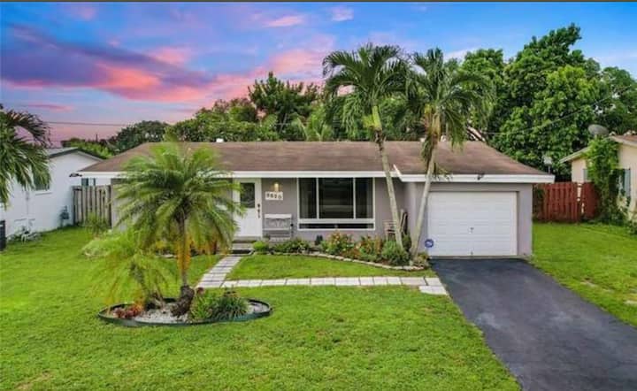 Sunrise Getaway - Sunrise, FL