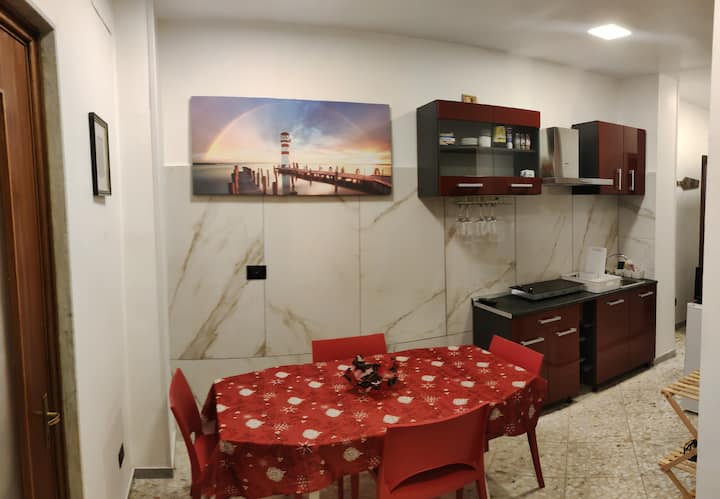 Liberty Central Top Floor 3 B/rooms Sunny Flat - Bari