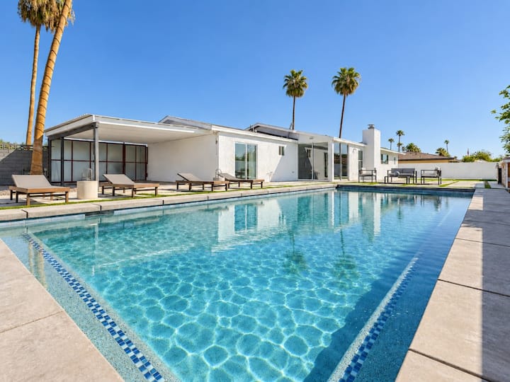 Sun-soaked Palm Springs Escape - Palm Springs, CA