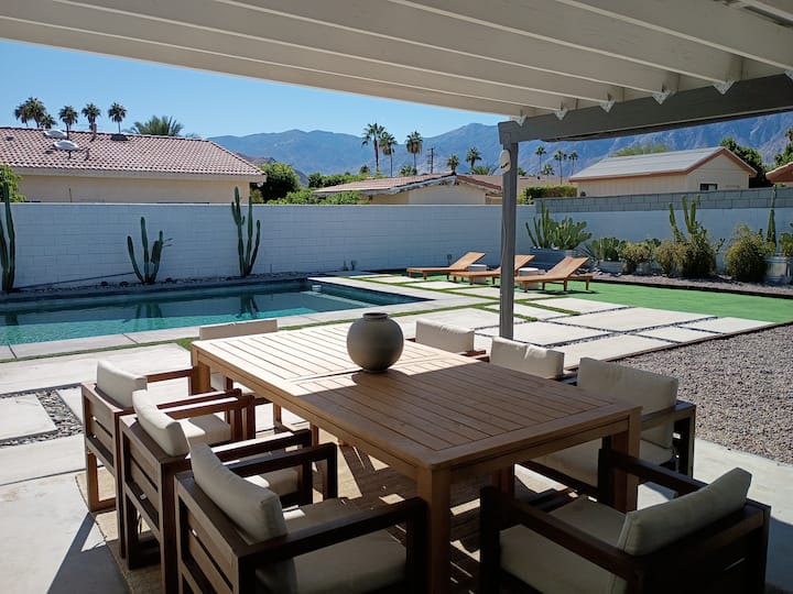 Sun-soaked Palm Springs Escape - Palm Springs, CA