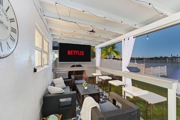 Dania Lakefront Retreat • Kayaks/outdoor Projector - Dania Beach, FL