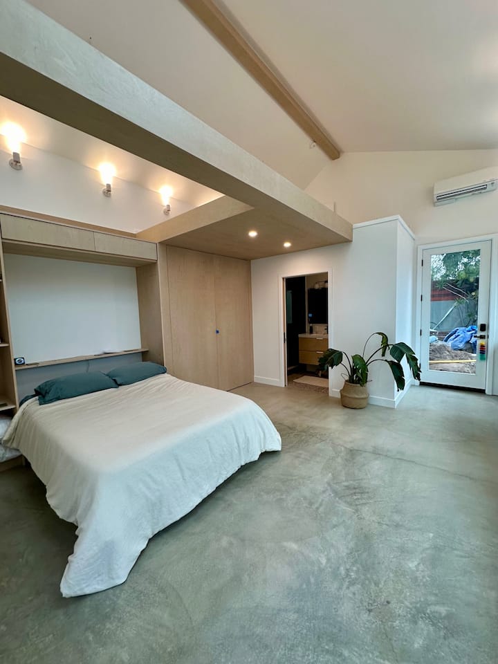 Airy Guest House W/pool, Hot Tub, Fire Pit - Los Angeles, CA