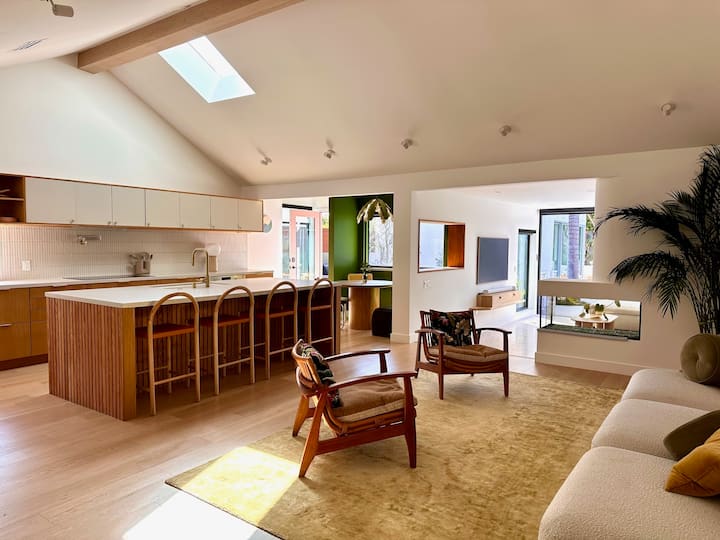 Spacious Chic Westside House W/pool & Hot Tub - Manhattan Beach, CA