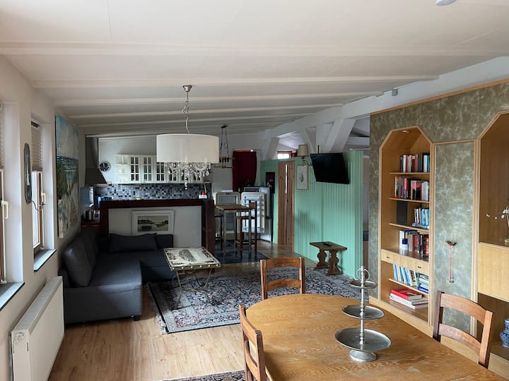 100 Qm Wohnung Mit Balkon - Warnemünde