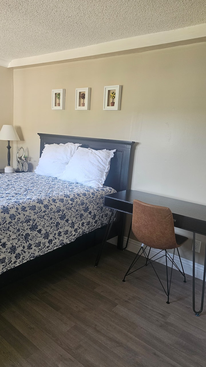 Yza's Suite Room - Loma Linda, CA