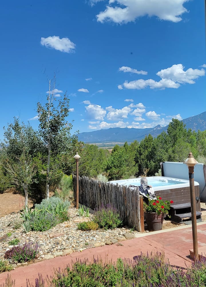 Casa Pedernal - Spacious, Peaceful, Stunning Views - Taos, NM