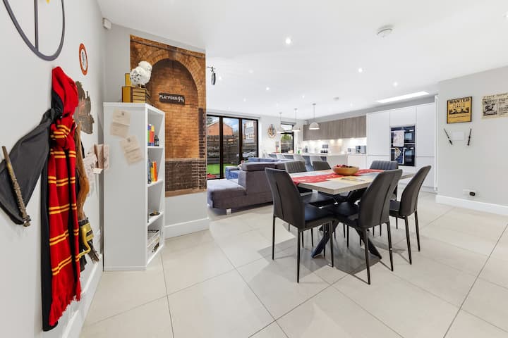 The Lumos House, Luxury 4 Bed Themed Stay Near Hp - St Albans