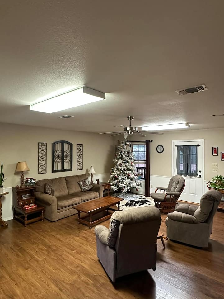 Firepit/grill/garden/wildlife/1 Bd/tv/wifi/hottub! - Choctaw Casino Idabel