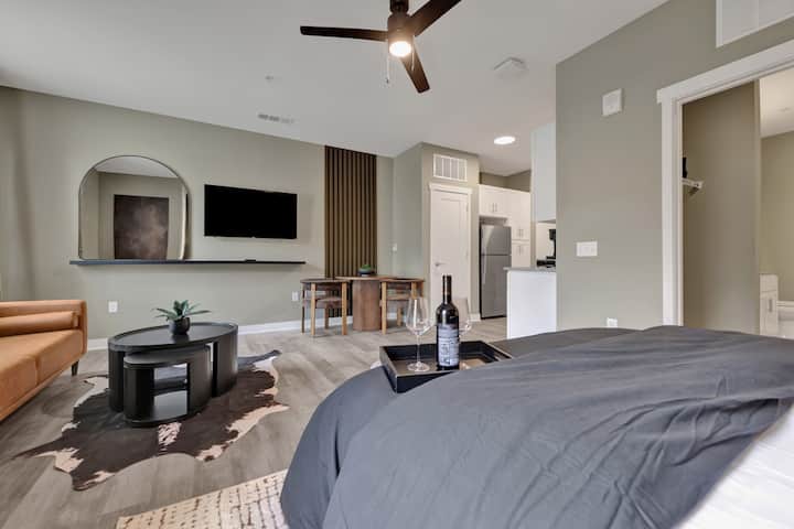 Urban Comfort | Downtown Bhm | Pool - Birmingham, AL