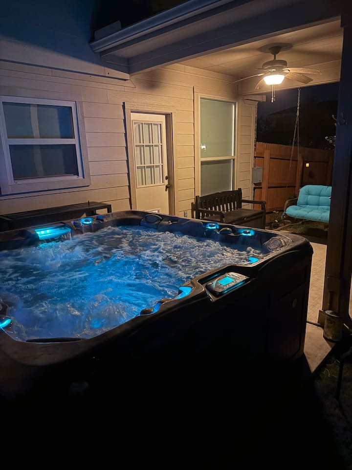 3 Bedroom With Hot Tub - Georgetown, TX