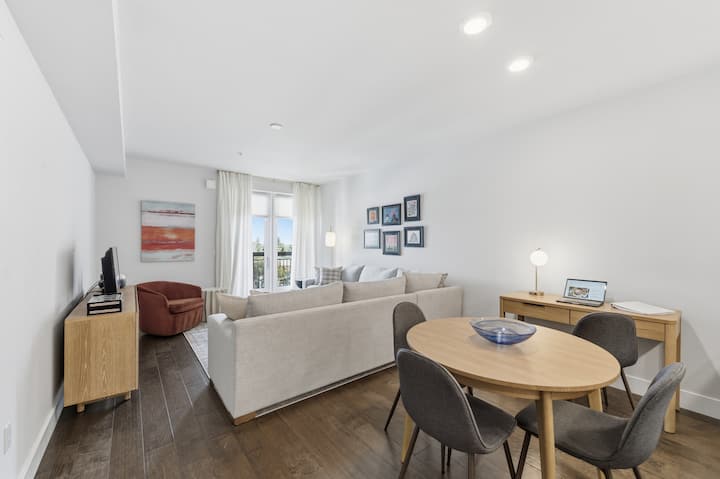 Downtown Retreat | Peaceful Walkable Garage - San Mateo, CA