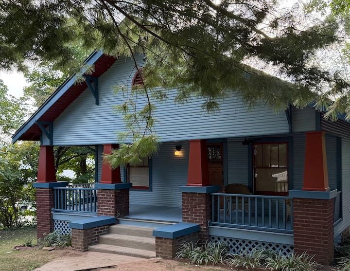 Hill House By Razorback Stadium - Fayetteville, AR