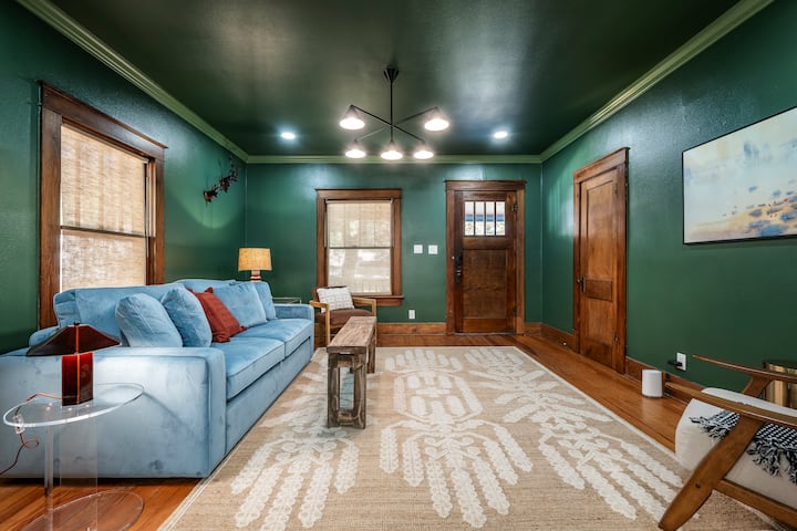 Hill House By Razorback Stadium - Fayetteville, AR