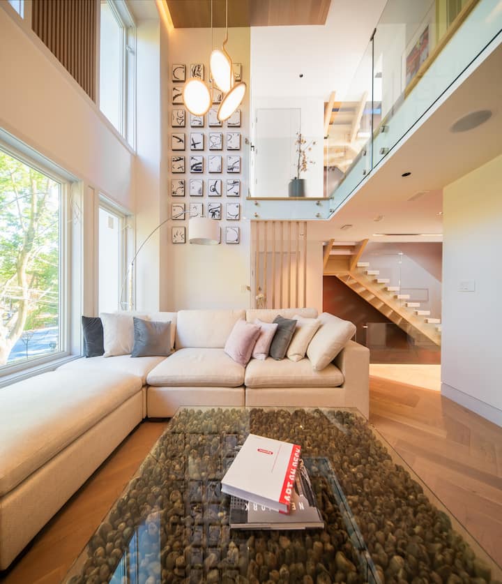 Modern Luxury Retreat In The Heart Of Toronto - Pickering