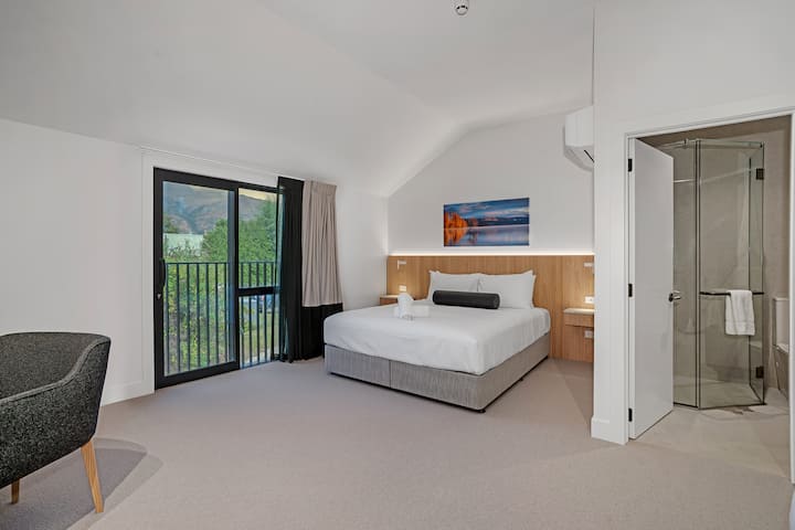 Luna Lodge Wānaka - Superior King + Single - Wanaka