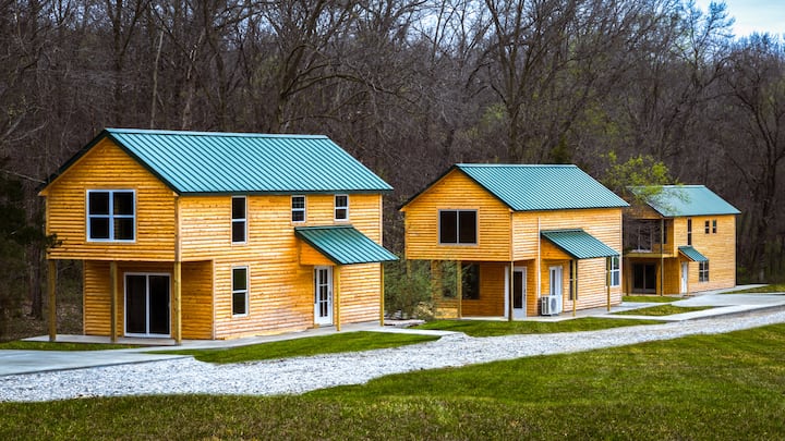 Upscale Cabin W/ Lake Resort Amenities - Little Dixie Lake, MO