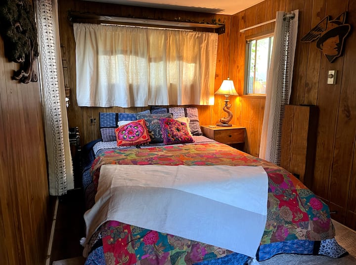 Cozy Cabin Retreat In The Woods - Kansas City