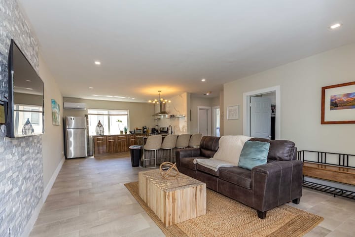 Sunkissed Escape - Surfside, FL