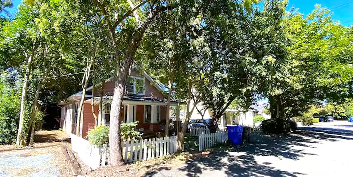 Much Loved College Bungalow 10 Min Walk To Campus - Carrboro, NC