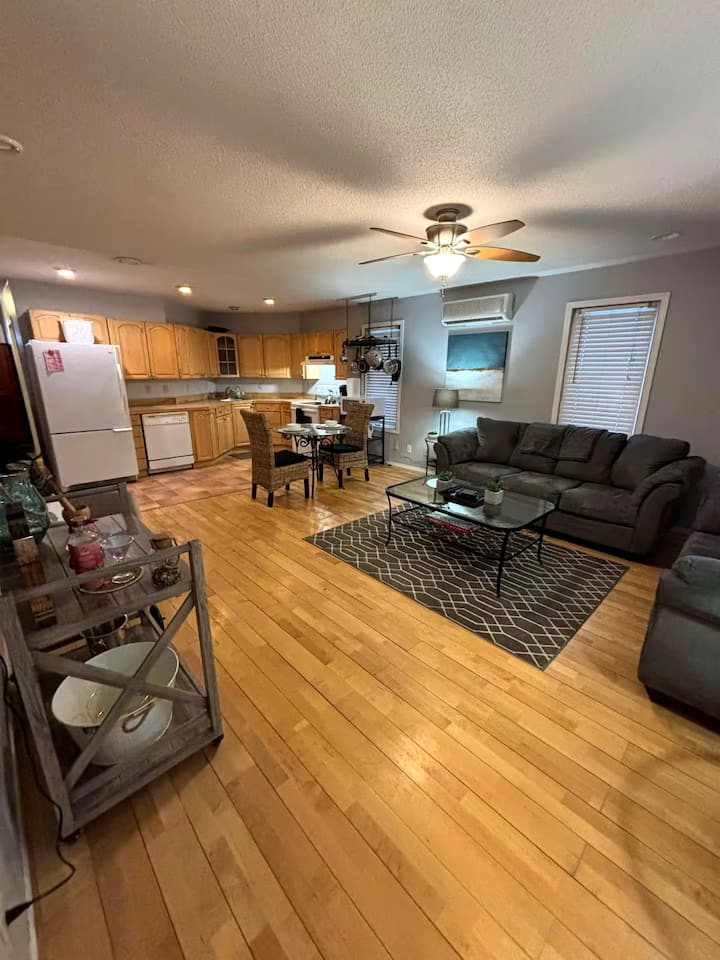 Bright & Spacious 2br Suite In Great Location - Thunder Bay