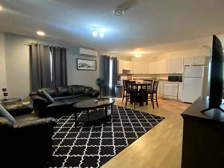 Bright & Spacious 2br Suite In Best Location - Thunder Bay